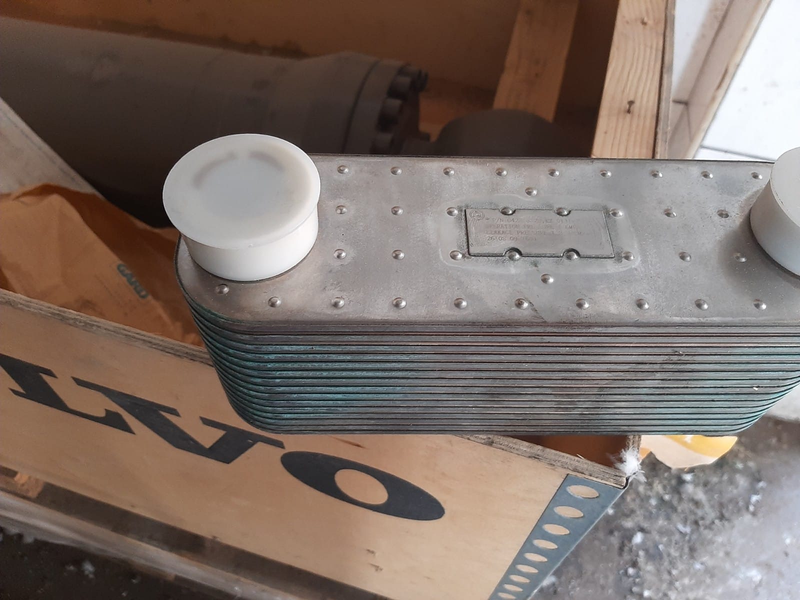 Surplus Equipments & OSMI parts Volvo Oil Cooler 20797236 - StokArti