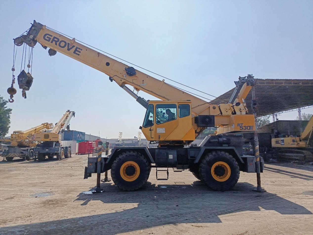 Surplus & OSMI GROVE RT530E ROUGH TERRAIN MOBILE CRANE 30 tonne - StokArti