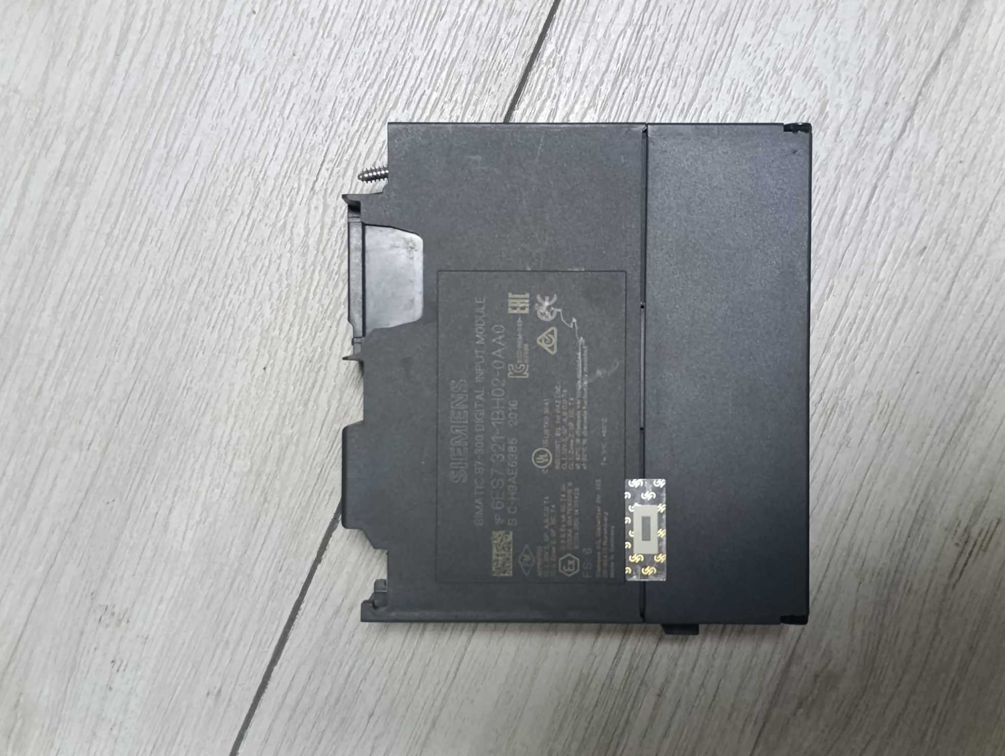 Surplus Equipments & OSMI parts SIEMENS SIMATIC S7-300, Digital input SM 321, isolated, 16 DI ...